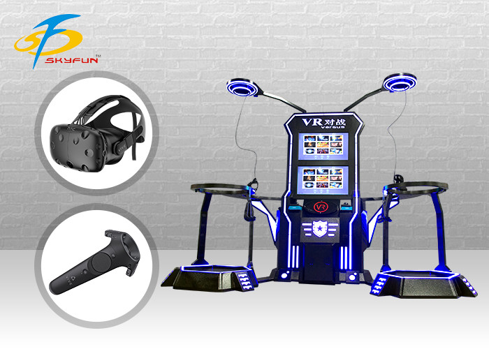A máquina de jogo interativa do simulador dos jogadores VR HTC Vive de ...